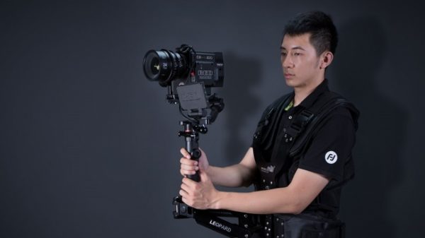 こんなに使いやすいなんて……！FeiyuTech新型ジンバルAK2000開封レビュー｜Camoor -カメラの楽しさを提案するWebマガジン-